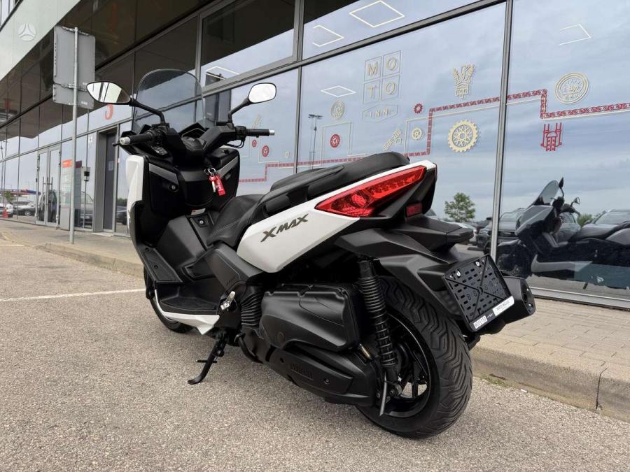 White Yamaha X-Max 2016 in Vilnius, with an engine capacity of 0.40 L and mileage of 18 thousand km for 3699 €, photo 7 on AUTOMOTO.COM.LV