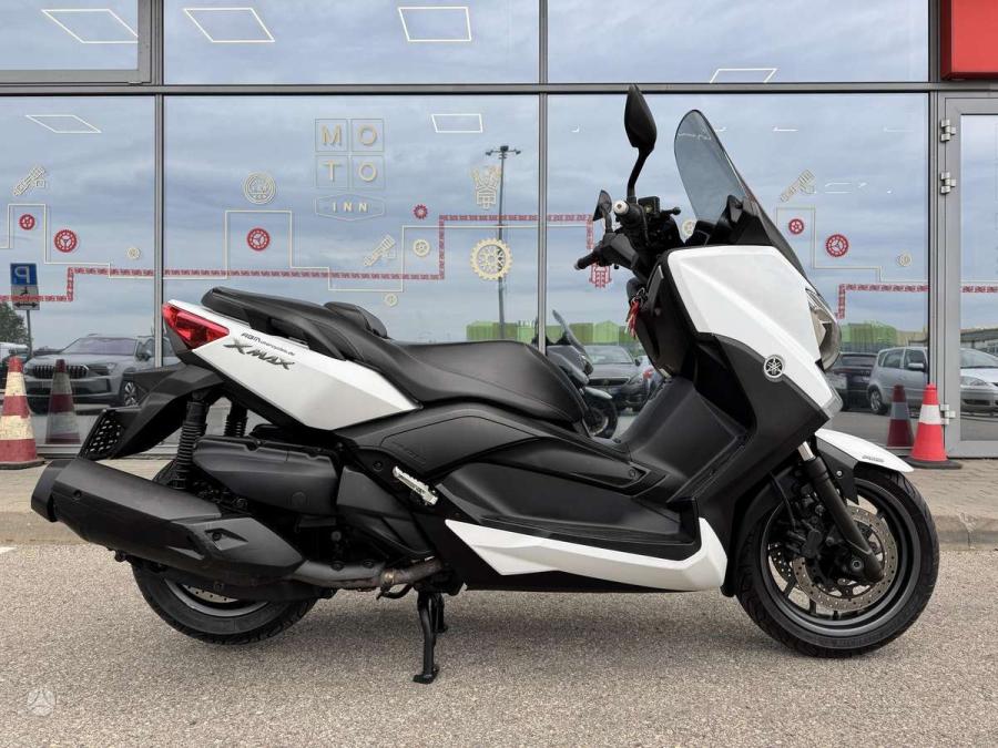 White Yamaha X-Max 2016 in Vilnius, with an engine capacity of 0.40 L and mileage of 18 thousand km for 3699 €, photo 12 on AUTOMOTO.COM.LV