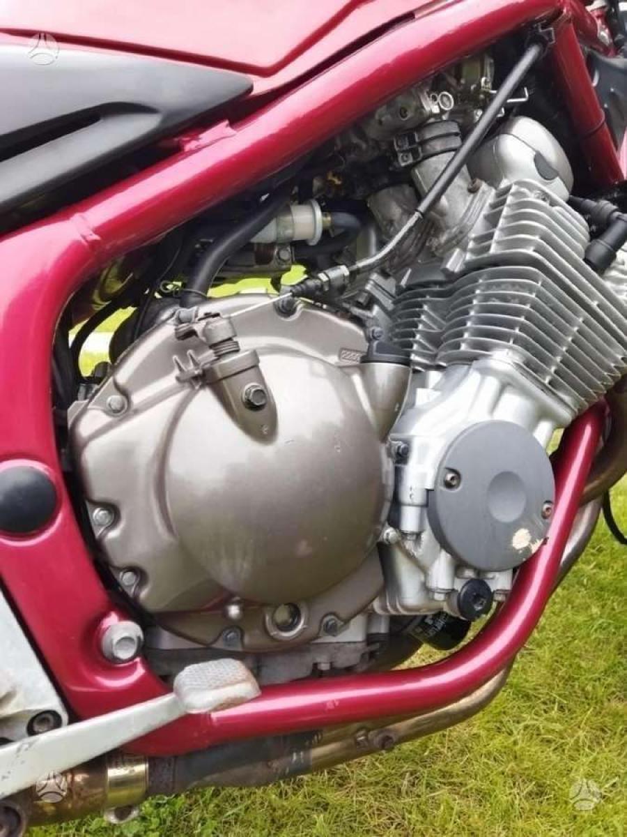 Red Yamaha XJ 600 2000 in Utena, with an engine capacity of 0.60 L and mileage of 46 thousand km for 1050 €, photo 7 on AUTOMOTO.COM.LV