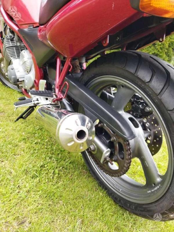 Yamaha XJ 600 2000 Utena vietnē Sarkans Yamaha XJ 600 2000 Utena, ar dzinēja tilpumu 0.60 L un nobraukumu 46 tūkst. km par 1050 €, foto 11 vietnē AUTOMOTO.COM.LV