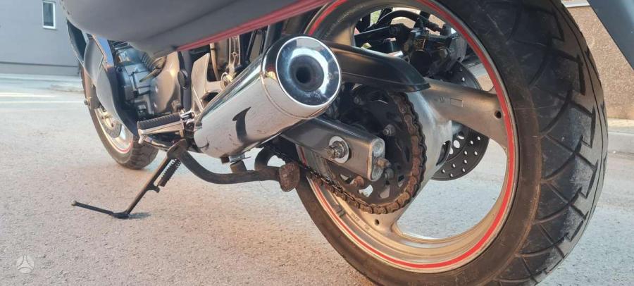 Zils Yamaha XJ 600S 1998 Šauļi, ar dzinēja tilpumu 0.60 L un nobraukumu 34 tūkst. km par 1750 €, foto 13 vietnē AUTOMOTO.COM.LV