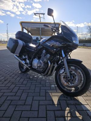 Melns Yamaha XJ 900S 1995 Tauragė, ar dzinēja tilpumu 0.90 L un nobraukumu 48 tūkst. km par 1400 €, foto  vietnē AUTOMOTO.COM.LV