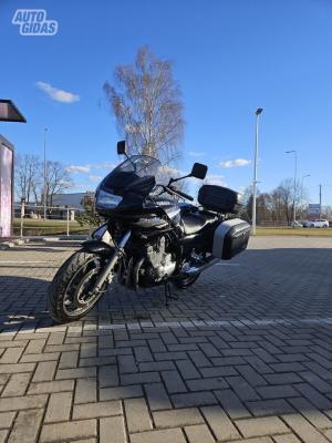 Melns Yamaha XJ 900S 1995 Tauragė, ar dzinēja tilpumu 0.90 L un nobraukumu 48 tūkst. km par 1400 €, foto 3 vietnē AUTOMOTO.COM.LV