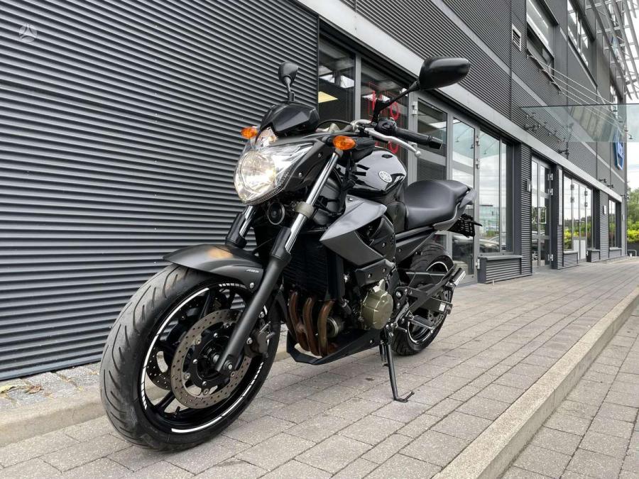 Black Yamaha XJ 2010 in Riga, with an engine capacity of 0.60 L and mileage of 42 thousand km for 3499 €, photo 1 on AUTOMOTO.COM.LV