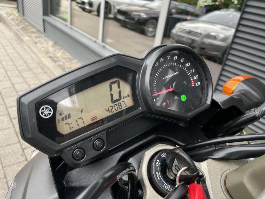 Black Yamaha XJ 2010 in Riga, with an engine capacity of 0.60 L and mileage of 42 thousand km for 3499 €, photo 8 on AUTOMOTO.COM.LV