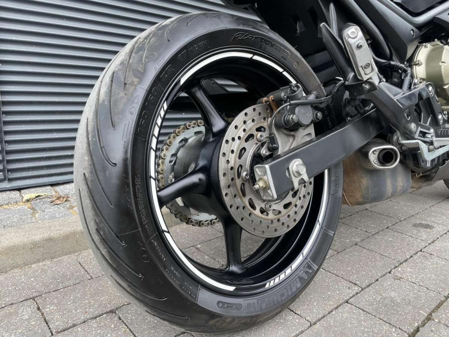 Black Yamaha XJ 2010 in Riga, with an engine capacity of 0.60 L and mileage of 42 thousand km for 3499 €, photo 13 on AUTOMOTO.COM.LV
