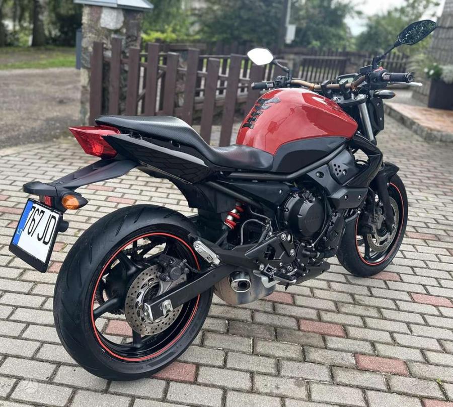 Melns Yamaha XJ 2012 Telšiai, ar dzinēja tilpumu 0.60 L un nobraukumu 28 tūkst. km par 2850 €, foto 4 vietnē AUTOMOTO.COM.LV