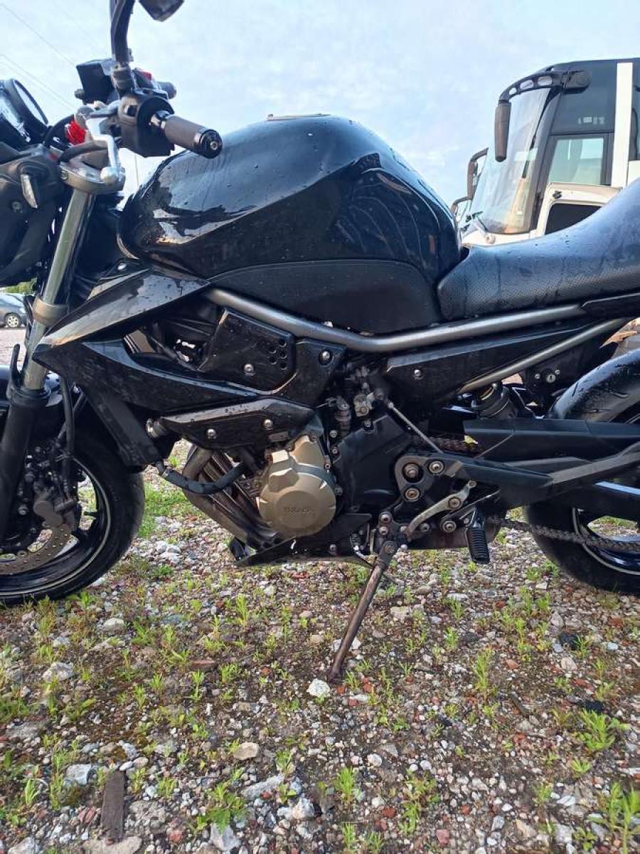 Black Yamaha XJ6 2009 in Kaunas, with an engine capacity of 0.60 L and mileage of 60 thousand km for 2150 €, photo 6 on AUTOMOTO.COM.LV
