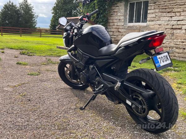 Yamaha XJ6 2010 Narva vietnē Melns Yamaha XJ6 2010 Narva, ar dzinēja tilpumu 0.60 L un nobraukumu 47 tūkst. km par 3200 €, foto 4 vietnē AUTOMOTO.COM.LV
