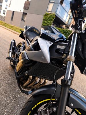 Melns Yamaha XJ6 2010 Viļņa, ar dzinēja tilpumu 0.60 L un nobraukumu 43 tūkst. km par 3650 €, foto 4 vietnē AUTOMOTO.COM.LV