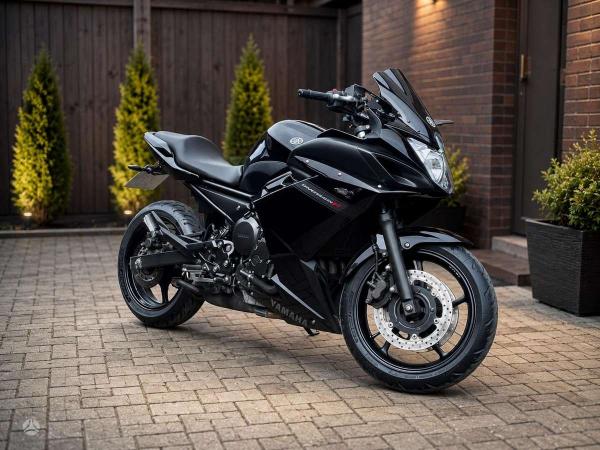 Black Yamaha XJ6 2011 in Klaipeda, with an engine capacity of 0.60 L and mileage of 37 thousand km for 3950 €, photo 1 on AUTOMOTO.COM.LV