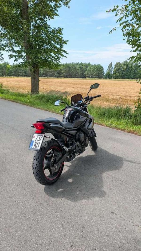 Black Yamaha XJ6 2014 in Kursenai, with an engine capacity of 0.60 L and mileage of 28 thousand km for 3750 €, photo 5 on AUTOMOTO.COM.LV