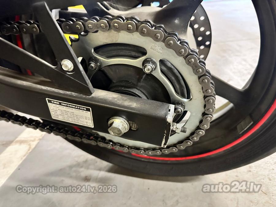 Black Yamaha XJ6 2015 in Johvi, with an engine capacity of 0.60 L and mileage of 17 thousand km for 4000 €, photo 6 on AUTOMOTO.COM.LV