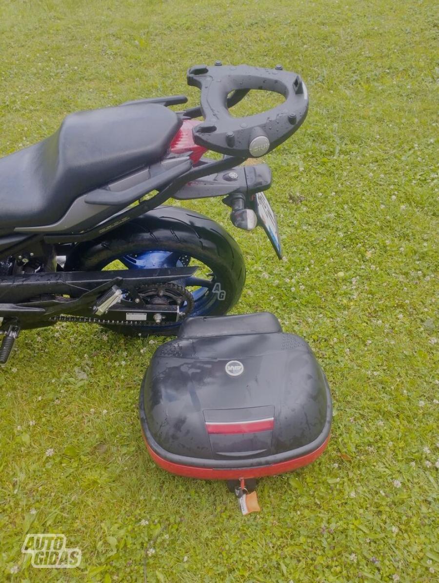 Pelēks Yamaha XJ6 2013 Zarasai, ar dzinēja tilpumu 0.60 L un nobraukumu 18 tūkst. km par 3600 €, foto 4 vietnē AUTOMOTO.COM.LV