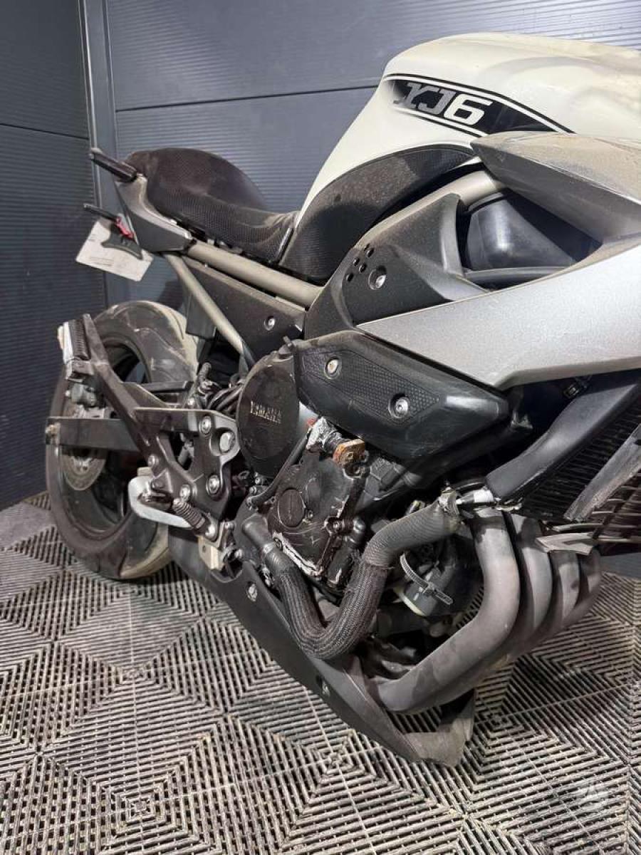 Yamaha XJ6 2009 in Taurage, with an engine capacity of 0.60 L and mileage of 35 thousand km for 1850 €, photo 4 on AUTOMOTO.COM.LV