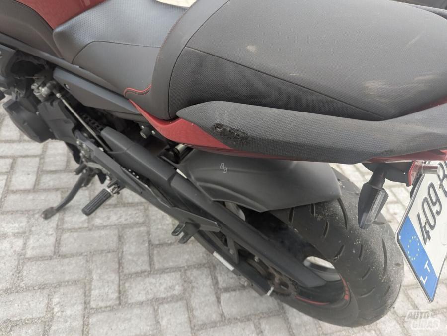 Красный Ямаха XJ6 2012 в Вильнюс, объемом двигателя 0.00 л и пробегом 28 тыс. км за 3000 €, фото 8 на AUTOMOTO.COM.LV