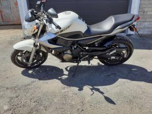 Balts Yamaha XJ6 2010 Panevēža, ar dzinēja tilpumu 0.60 L un nobraukumu 35 tūkst. km par 3100 €, foto  vietnē AUTOMOTO.COM.LV