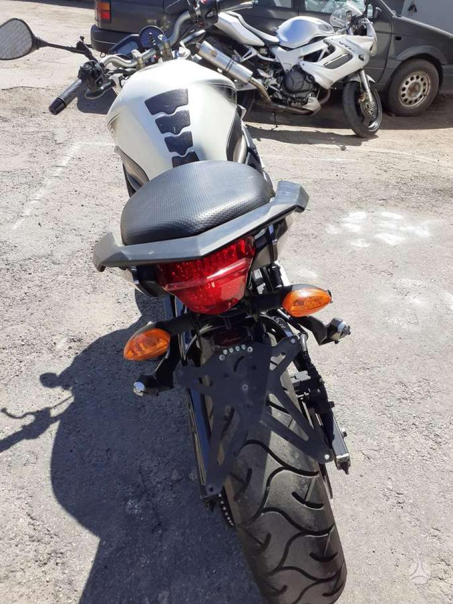 Balts Yamaha XJ6 2010 Panevēža, ar dzinēja tilpumu 0.60 L un nobraukumu 35 tūkst. km par 3100 €, foto 13 vietnē AUTOMOTO.COM.LV