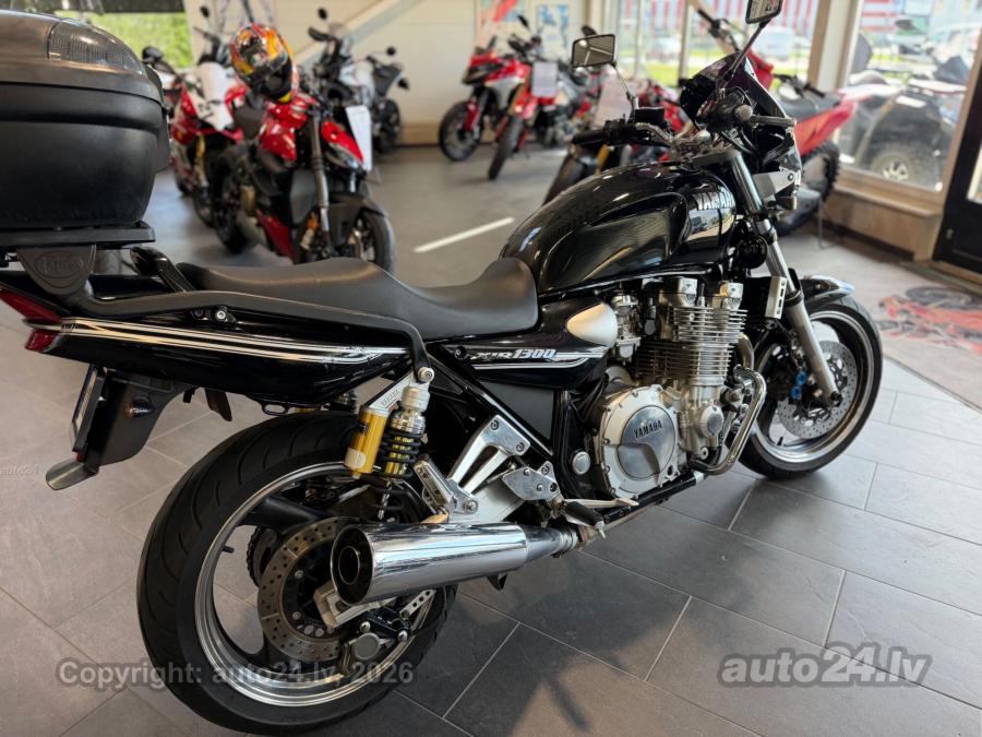 Melns Yamaha XJR 1300 2001 Tallina, ar dzinēja tilpumu 1.25 L un nobraukumu 49 tūkst. km par 3490 €, foto 4 vietnē AUTOMOTO.COM.LV