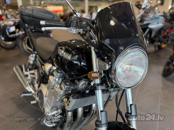 Melns Yamaha XJR 1300 2001 Tallina, ar dzinēja tilpumu 1.25 L un nobraukumu 49 tūkst. km par 3490 €, foto 10 vietnē AUTOMOTO.COM.LV