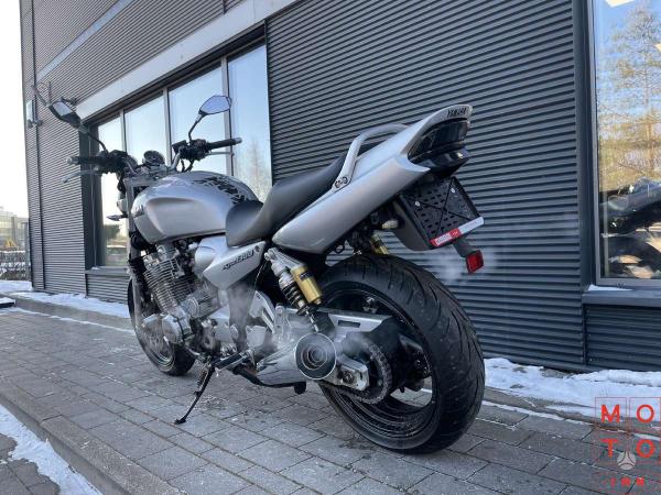 Серый Ямаха XJR 1300 2000 в Рига, объемом двигателя 1.30 л и пробегом 39 тыс. км за 2799 €, фото 3 на AUTOMOTO.COM.LV