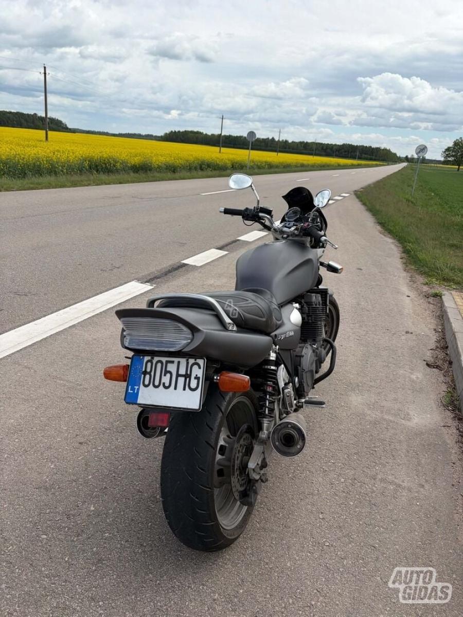 Grey Yamaha XJR 1300 2000 in Ariogala, with an engine capacity of 1.30 L and mileage of 92 thousand km for 2200 €, photo 4 on AUTOMOTO.COM.LV