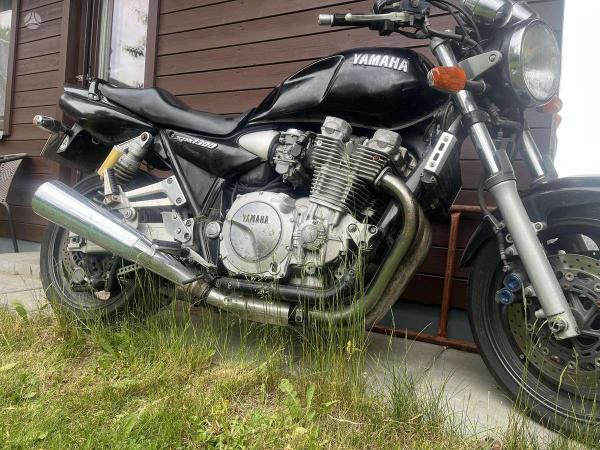 Yamaha XJR 1300 2000 Viļņa, ar dzinēja tilpumu 1.25 L un nobraukumu 70 tūkst. km par 2000 €, foto 1 vietnē AUTOMOTO.COM.LV