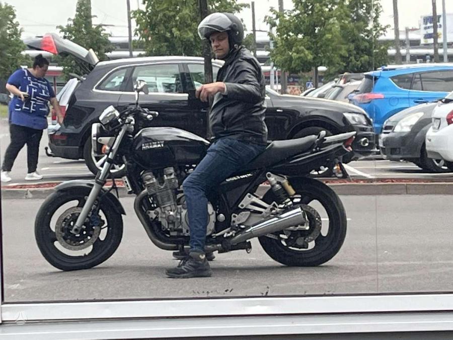 Yamaha XJR 1300 2000 Viļņa, ar dzinēja tilpumu 1.25 L un nobraukumu 70 tūkst. km par 2000 €, foto 3 vietnē AUTOMOTO.COM.LV