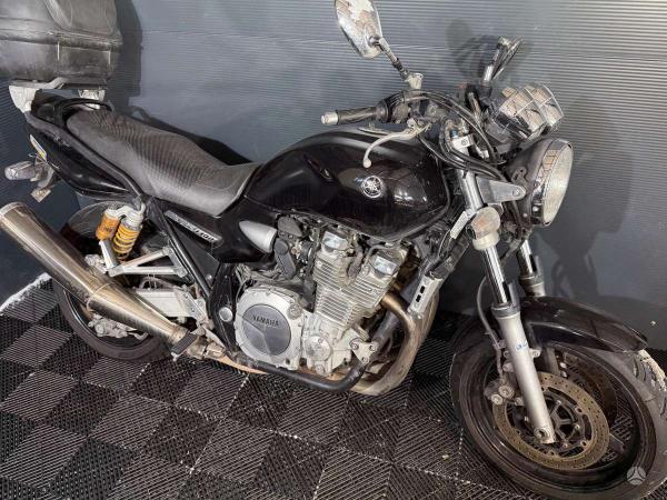Yamaha XJR 1300 2009 in Taurage, with an engine capacity of 1.30 L and mileage of 10 thousand km for 1800 €, photo 2 on AUTOMOTO.COM.LV