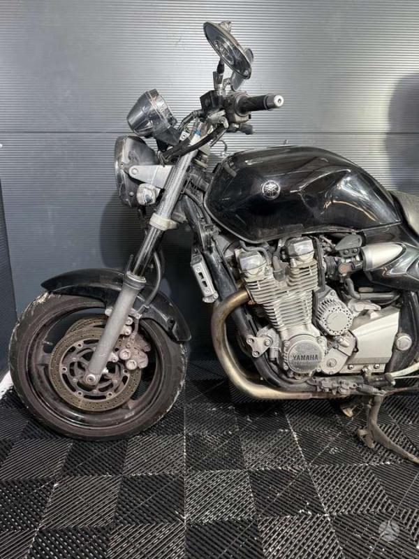 Yamaha XJR 1300 2009 in Taurage, with an engine capacity of 1.30 L and mileage of 10 thousand km for 1800 €, photo 9 on AUTOMOTO.COM.LV