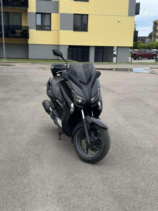 Black Yamaha Xmax 125 2016 in Palanga, with an engine capacity of 0.13 L and mileage of 33 thousand km for 2499 €, photo 3 on AUTOMOTO.COM.LV