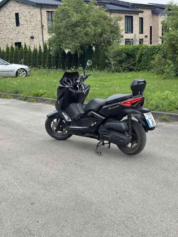 Black Yamaha Xmax 125 2016 in Palanga, with an engine capacity of 0.13 L and mileage of 33 thousand km for 2499 €, photo 4 on AUTOMOTO.COM.LV