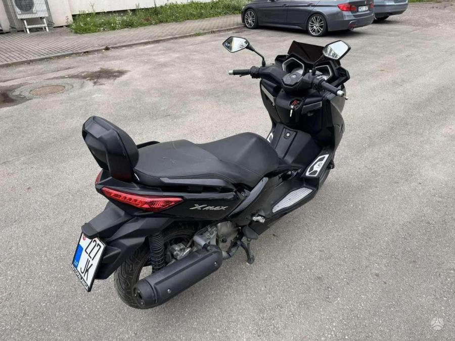 Black Yamaha Xmax 125 2016 in Palanga, with an engine capacity of 0.13 L and mileage of 33 thousand km for 2499 €, photo 7 on AUTOMOTO.COM.LV
