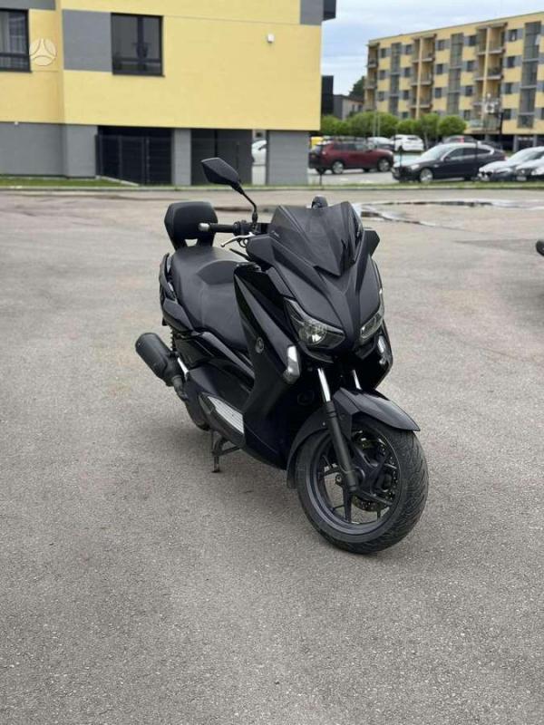 Black Yamaha Xmax 125 2016 in Palanga, with an engine capacity of 0.13 L and mileage of 33 thousand km for 2499 €, photo 8 on AUTOMOTO.COM.LV