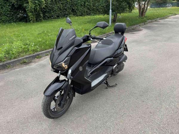 Black Yamaha Xmax 125 2016 in Palanga, with an engine capacity of 0.13 L and mileage of 33 thousand km for 2499 €, photo 9 on AUTOMOTO.COM.LV