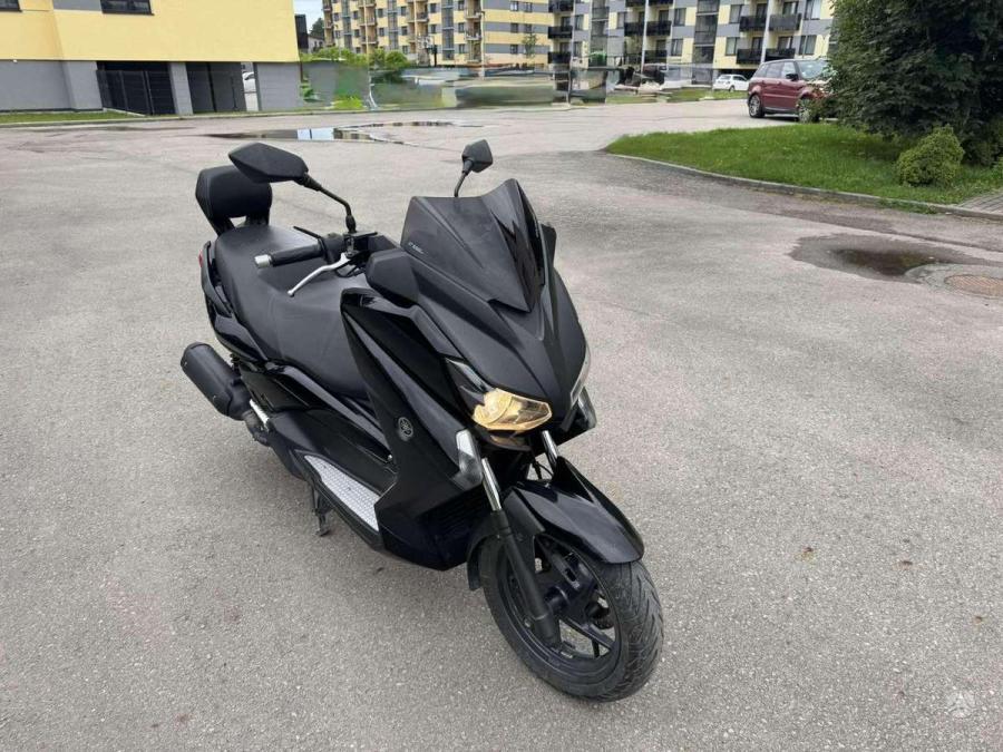 Black Yamaha Xmax 125 2016 in Palanga, with an engine capacity of 0.13 L and mileage of 33 thousand km for 2499 €, photo 15 on AUTOMOTO.COM.LV