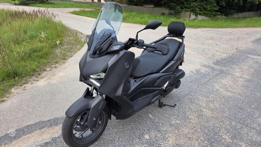 Черный Ямаха Xmax 125 2023 в Таураге, объемом двигателя 0.00 л и пробегом 3 тыс. км за 3900 €, фото 1 на AUTOMOTO.COM.LV