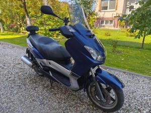 Zils Yamaha Xmax 125 2010 Kauņa, ar dzinēja tilpumu 0.13 L un nobraukumu 26 tūkst. km par 1200 €, foto  vietnē AUTOMOTO.COM.LV