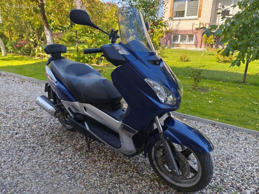 Синий Ямаха Xmax 125 2010 в Каунас, объемом двигателя 0.13 л и пробегом 26 тыс. км за 1200 €, фото 1 на AUTOMOTO.COM.LV
