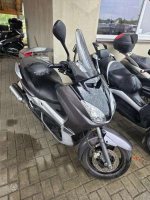 Yamaha Xmax 125 2007 in Taurage, with an engine capacity of 0.13 L and mileage of 35 thousand km for 1150 €, photo 3 on AUTOMOTO.COM.LV