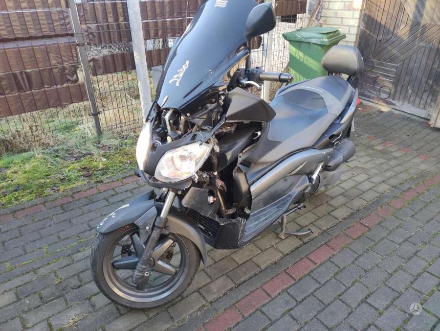 Yamaha Xmax 125 2013 in Moletai, with an engine capacity of 0.13 L and mileage of 18 thousand km for 999 €, photo 2 on AUTOMOTO.COM.LV