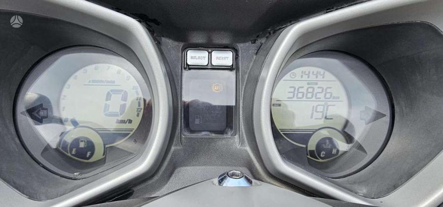 Ямаха Xmax 125 2017 в Вильнюс, объемом двигателя 0.13 л и пробегом 37 тыс. км за 2650 €, фото 4 на AUTOMOTO.COM.LV