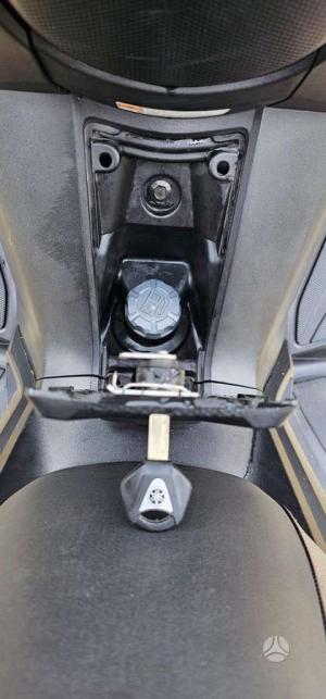 Ямаха Xmax 125 2017 в Вильнюс, объемом двигателя 0.13 л и пробегом 37 тыс. км за 2650 €, фото 7 на AUTOMOTO.COM.LV