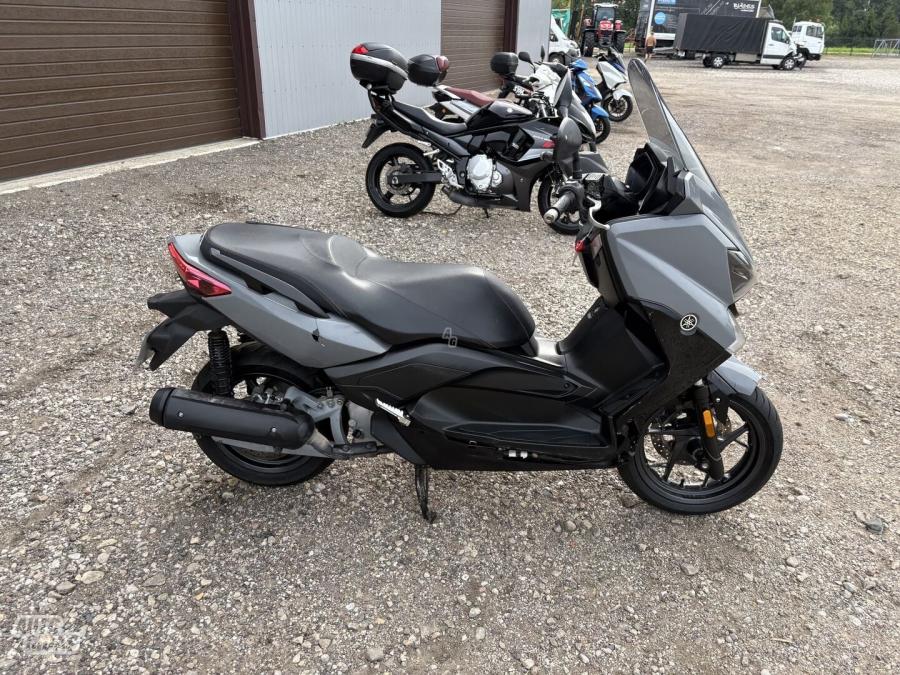 Yamaha Xmax 125 2017 in Kelme, with an engine capacity of 0.13 L and mileage of 18 thousand km for 1330 €, photo 3 on AUTOMOTO.COM.LV