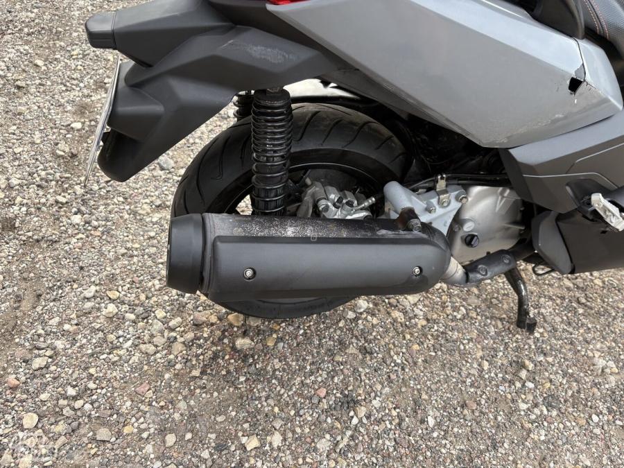 Yamaha Xmax 125 2017 in Kelme, with an engine capacity of 0.13 L and mileage of 18 thousand km for 1330 €, photo 13 on AUTOMOTO.COM.LV