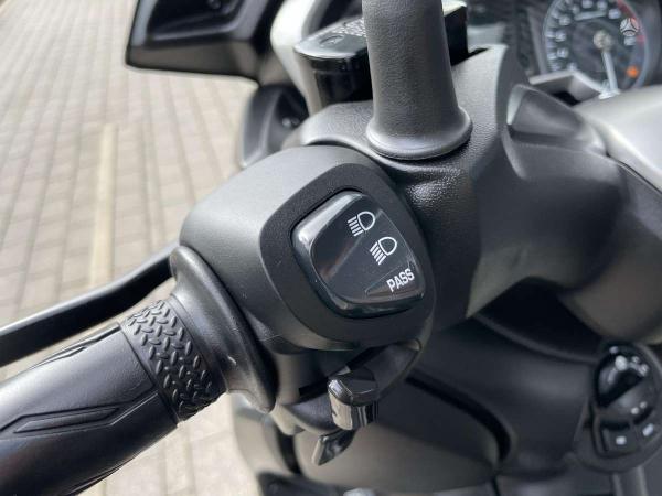 Yamaha Xmax 125 2020 in Riga, with an engine capacity of 0.13 L and mileage of 13 thousand km for 3399 €, photo 11 on AUTOMOTO.COM.LV