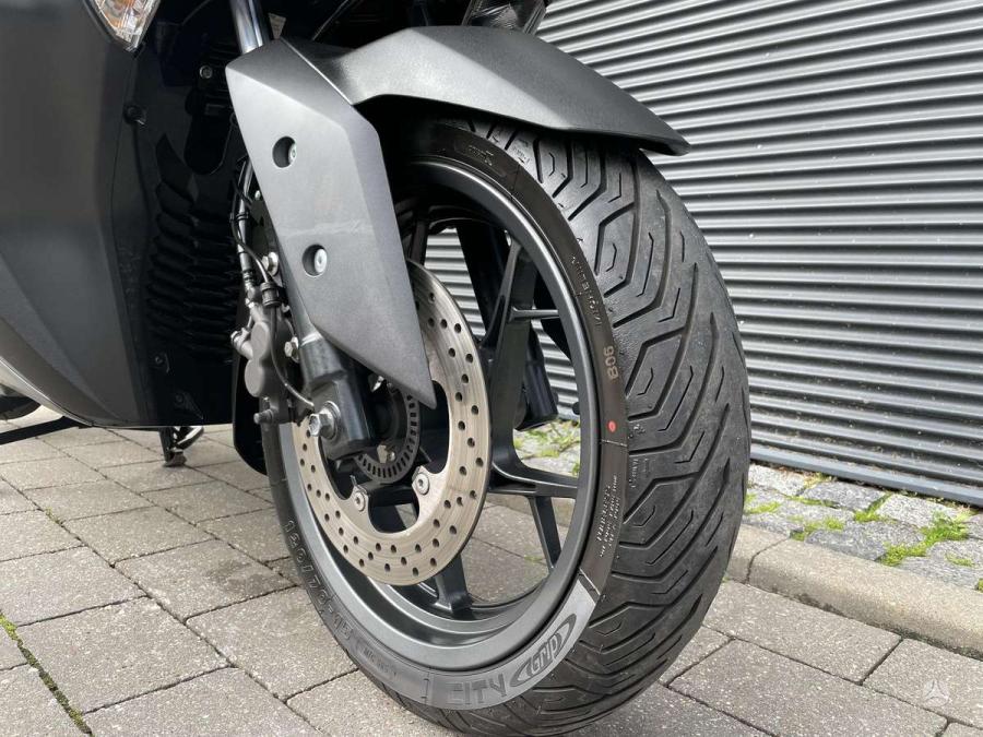 Yamaha Xmax 125 2020 in Riga, with an engine capacity of 0.13 L and mileage of 13 thousand km for 3399 €, photo 17 on AUTOMOTO.COM.LV