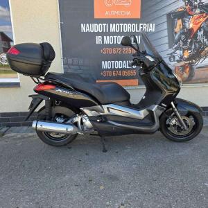 Black Yamaha XMAX 250 2008 in Panevezys, with an engine capacity of 0.25 L and mileage of 16 thousand km for 1550 €, photo 4 on AUTOMOTO.COM.LV