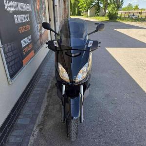 Black Yamaha XMAX 250 2008 in Panevezys, with an engine capacity of 0.25 L and mileage of 16 thousand km for 1550 €, photo 5 on AUTOMOTO.COM.LV