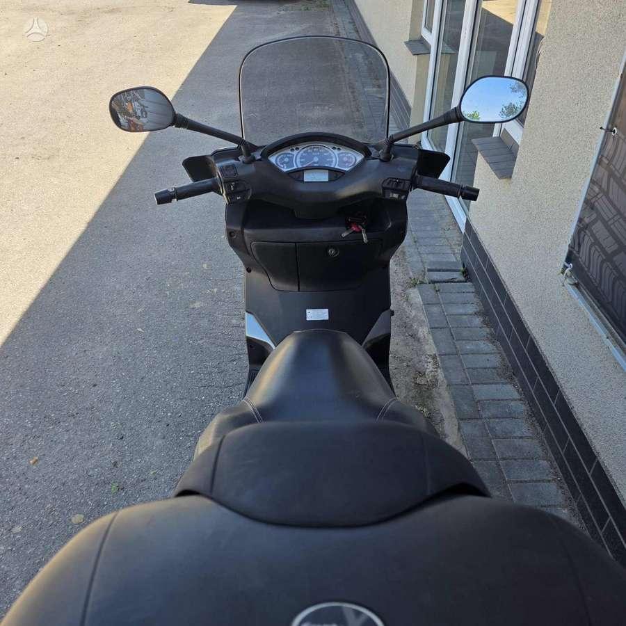 Black Yamaha XMAX 250 2008 in Panevezys, with an engine capacity of 0.25 L and mileage of 16 thousand km for 1550 €, photo 6 on AUTOMOTO.COM.LV
